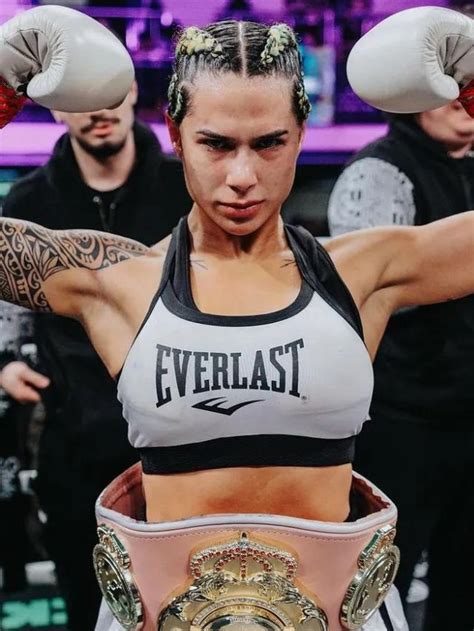 Jully Poca Conheça A Influenciadora Brasileira Que Faturou Cinturão