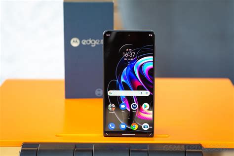 Motorola Edge 20 Pro в России – Snapdragon 870, 108-Мп камера и экран ...