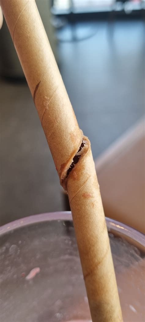 블라인드 블라블라 스벅의 흐물거리는 종이빨대 강직도