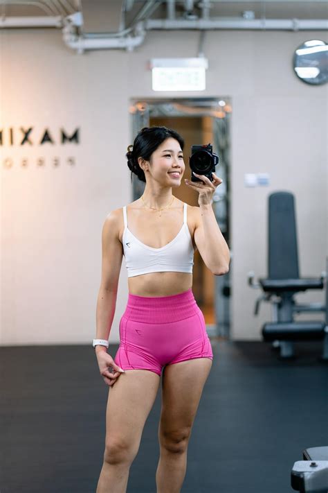 大愛 Gymshark 最新出的 Contour Heart Seamless 超正粉紅色直擊我心臟🙂‍↕️💖 質地滑滑地勁舒服，厚實得來