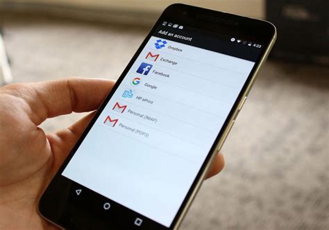 Суспендирани над 6 000 ученици во Грција поради користење мобилен телефон за време на настава