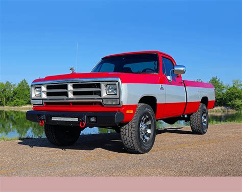 Old School Dodge Ram Van The 2019 Ram 1500 Classic Is A Brand New Old