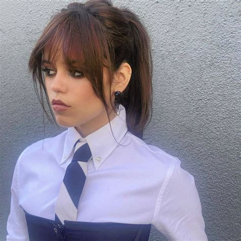 Jenna Ortega Scrolller