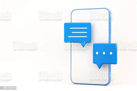 흰색 배경에 음성 거품이있는 3d 스마트 폰 통신 및 소셜 미디어 개념 3d 일러스트 배경 소셜 네트워킹에 대한 스톡 사진 및