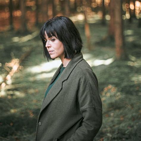 Autorin Mareike Fallwickl Schaut Dahin Wo Es Wehtut Literatur