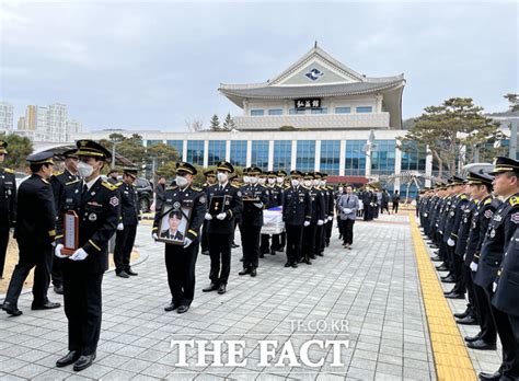 잊지 않겠습니다 편안히 쉬세요 문경 소방관 눈물의 영결식 Tf사진관 전국 기사 더팩트