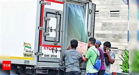 Mall Entry Staffers Allowed Mall Entry To Assess Loss And Retrieve Perishable Items And