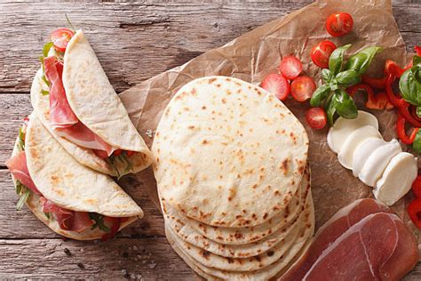 Piadina 스톡 사진 및 일러스트 Istock