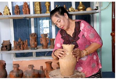 Chung tay gìn giữ bảo tồn di sản nghệ thuật làm gốm Chăm Thư Viện