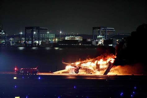 Confirman 5 Muertos Tras El Choque De Dos Aviones En Tokio