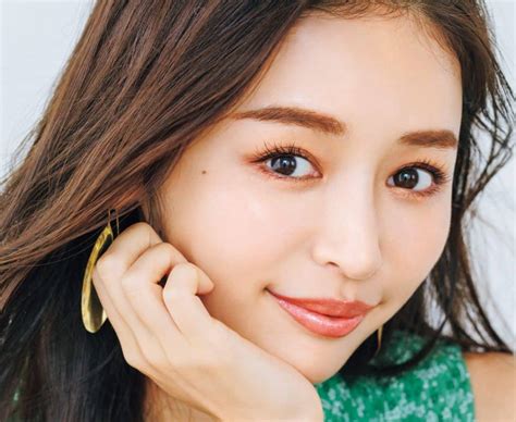 日本中が気になる「加治ひとみ」についてもっと知りたい！｜話題のアラサー美女【プロフィールや体脂肪率、スリーサイズ、唇、恋愛など