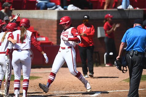 Offense Stays Hot To Clinch Top 10 Series Win Arkansas Razorbacks