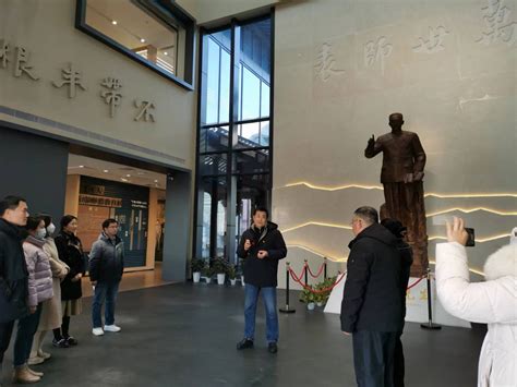 追寻先辈足迹传承教育初心