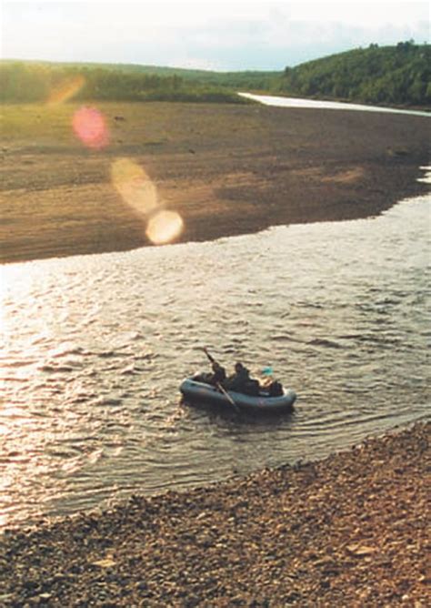 Малая осадка позволяет плавать на мелководье картинка из статьи «Испытания надувной гребной