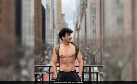 “i Cook Eat My Food” Chef Vikas Khannas Shirtless Photo Flaunting