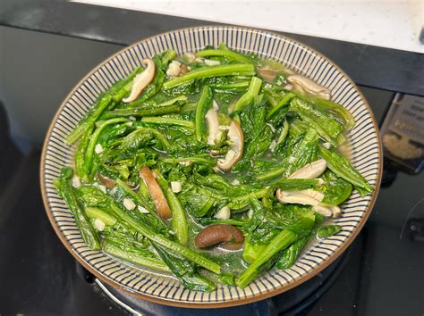 （超簡單）a菜炒香菇 By Yyc Kitchen 愛料理