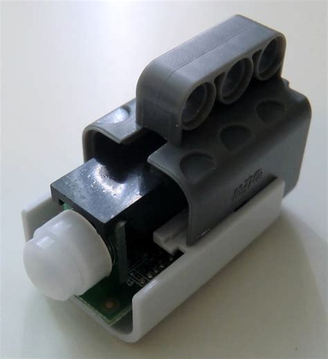 Exposed Full Frontal Of Hitechnic Pir Sensor Bot Bench