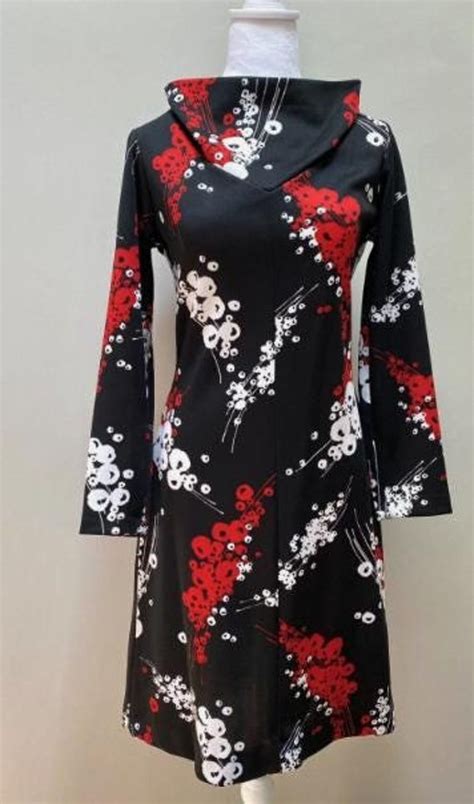 Mod Art Deco Vintage 1960s Iconic Long Sleeved Black Gem