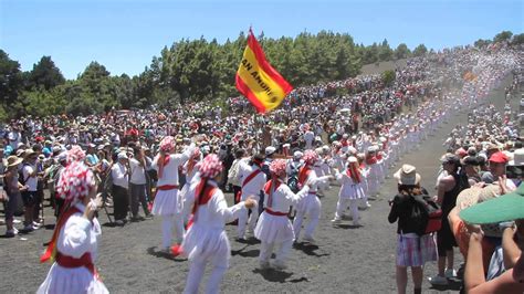 Dos Turistas Suecos Confunden La Bajada De La Virgen Con Las Fiestas Del Orgullo Gay El Baifo