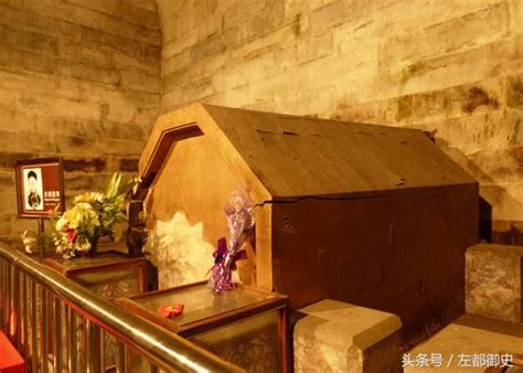 清朝皇室中同樣是棺材為何分梓宮金棺彩棺 每日頭條