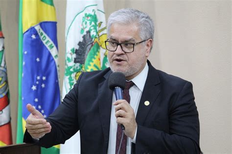 Meneguzzi pede mais transparência na intenção do Executivo em assumir diretoria da UPA Zona