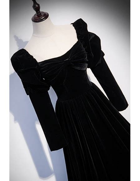 Retro Square Neck Long Black Velvet Dress With Long Sleeves L78168