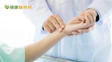 放療讓癌友撐不住！中藥輔助針灸、中藥膏齊助抗癌 指傳媒