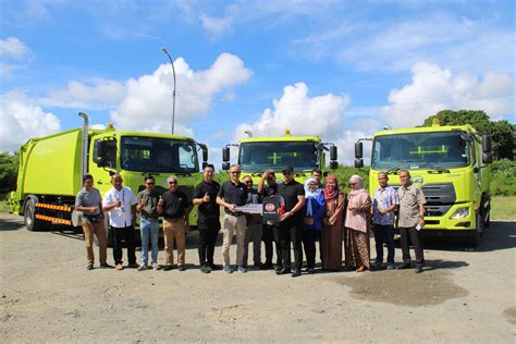 Simbolik Penyerahan Kunci Bagi 3 Buah Lori Compactor Majlis Daerah Semporna Majlis Daerah Semporna
