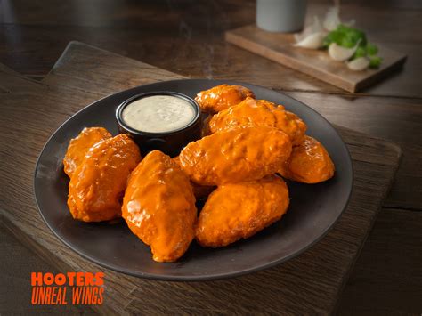 Hooters Non Breaded Wings