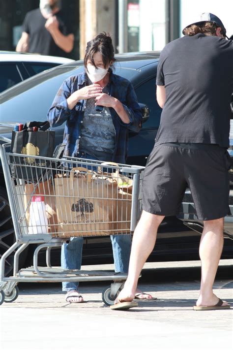 Shannen Doherty Grocery Shopping In Malibu 09052020 • Celebmafia