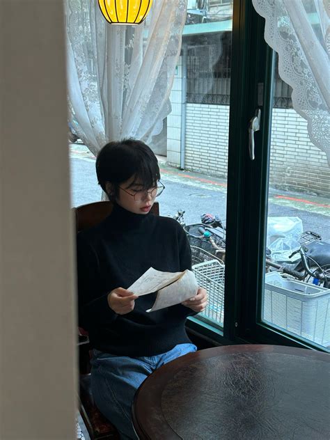 鼓起勇氣發問 想多認識幾個對數位遊牧這種工作型態有興趣的人 💗 無論你是在台灣、還是馬來西亞都可以🫶🏻 最近陸陸續續跟幾個馬來西亞朋友合作