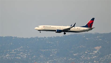 New York Bound Delta Flight Battered By Hail Diverts To Rome Fox 5