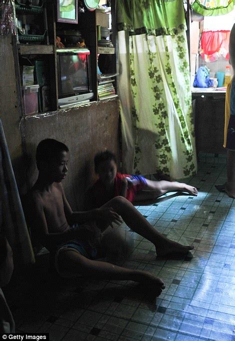 Manila Slums Forced To Live In Makeshift Shanty Towns Built In