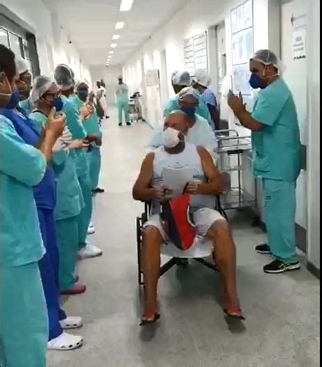 Covid paciente recuperado é aplaudido ao deixar hospital na Serra A Gazeta