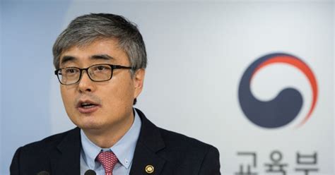 브리핑하는 이영 교육부 차관