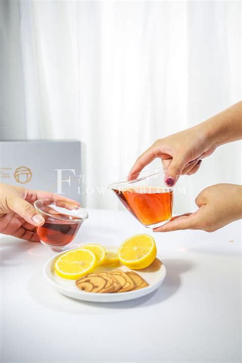一本书，一盏茶，一个故事，一段回忆。｜茶叶拍摄邱子摄影设计 站酷zcool