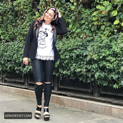 Linda LucÍa Callejas Feet Aznudefeet