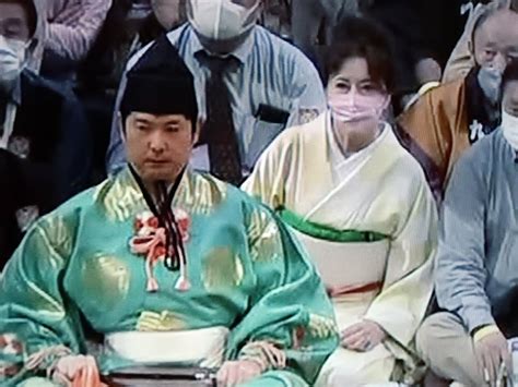 大相撲九州場所 土俵際の溜席に毎日座る話題の「着物美人」何者なのか本人直撃してみた セブン モンスター