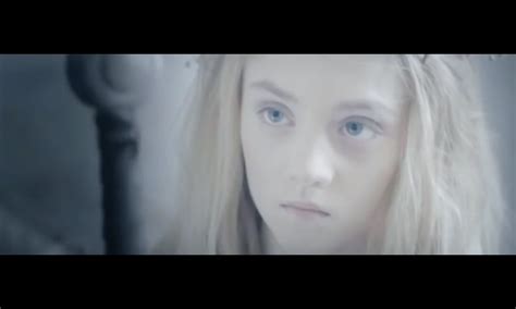 Lirik Lagu Alan Walker Lily Ft K Emelie Hollow Dan Terjemahan Lirik Dan Terjemahan