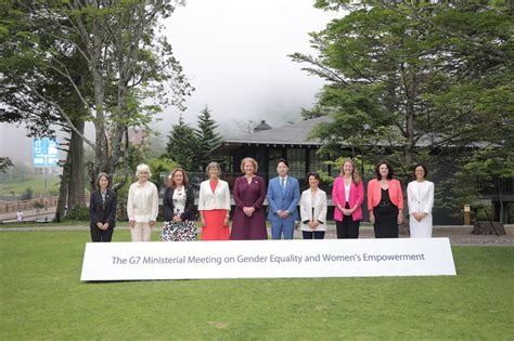 日本だけ男性大臣が出席 『タイム』誌がg7男女共同参画相会合の記念写真を「気まずい写真撮影」と報道（22 ページ） ねとらぼ