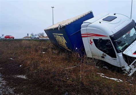 UPDATE Imagini de la eveniment Accident rutier la ieșire de pe A2