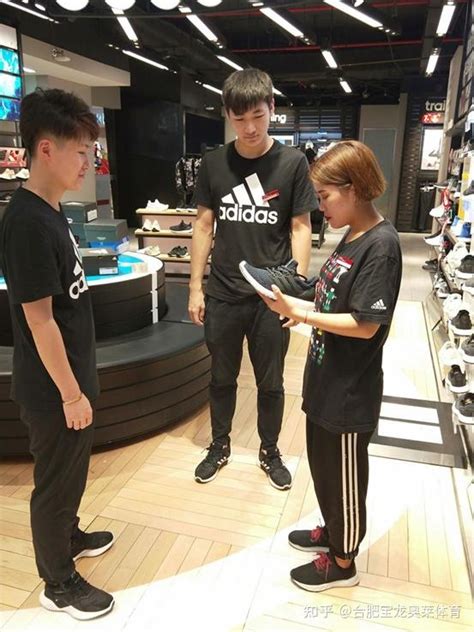 耐克阿迪达斯折扣店加盟：防疫常态化，实体店还有出路吗？ 知乎