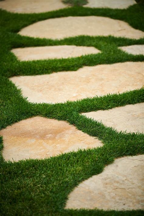 Flagstone Pathway With Grass Easy Landscaping Flagstone Pathway