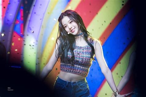 Những Nữ Idol Có Vòng Eo Con Kiến đẹp Nhất Kpop Có Người Chỉ Mới 15