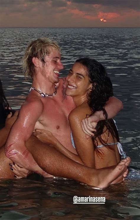 Juliano Floss se declara à Marina Sena ao posar cantora no mar de
