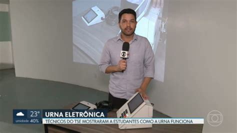Vídeo Técnicos Do Tse Mostram A Estudantes Como A Urna Eletrônica
