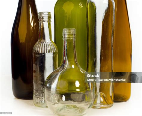 배경 패턴 질감입니다 스튜디오 사진 빈 병 녹색 투명 한 흰색 갈색과 파란색을 포함 한 혼합 색상의 유리 병 병의 그룹 0명에 대한 스톡 사진 및 기타 이미지 Istock