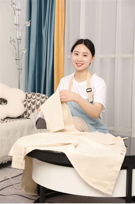 家政保姆清洁服务女性人物摄影图片