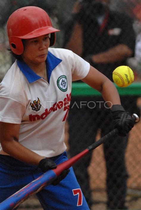 Sofbol Asia Antara Foto