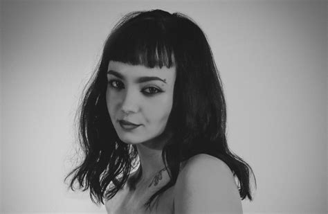 Entrevista Mayra Lan A Seu Primeiro Lbum Solo A Cura E Revela Curiosidades Sobre Sua Nova